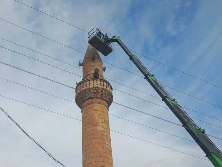 Sivas'ta Yıldırım Düşen Minare Onarılıyor - Sivas Haberleri Sivas'ta Yıldırım Düşen Minare Onarılıyor - Sivas Haberleri